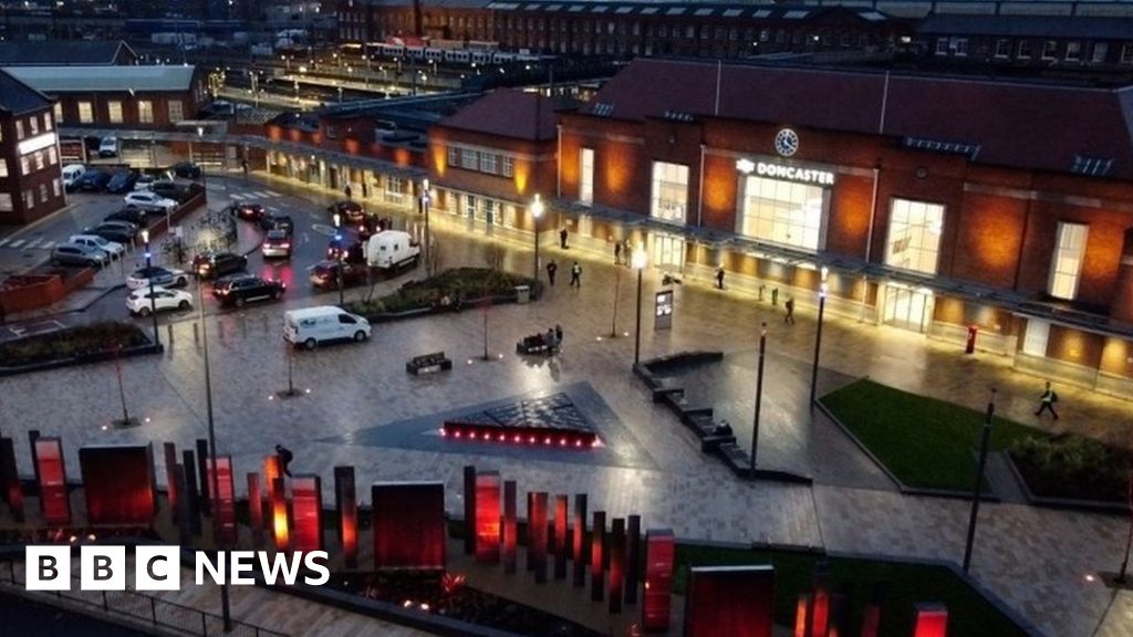 Great British Railways: Doncaster bid backed by business leaders - BBC News