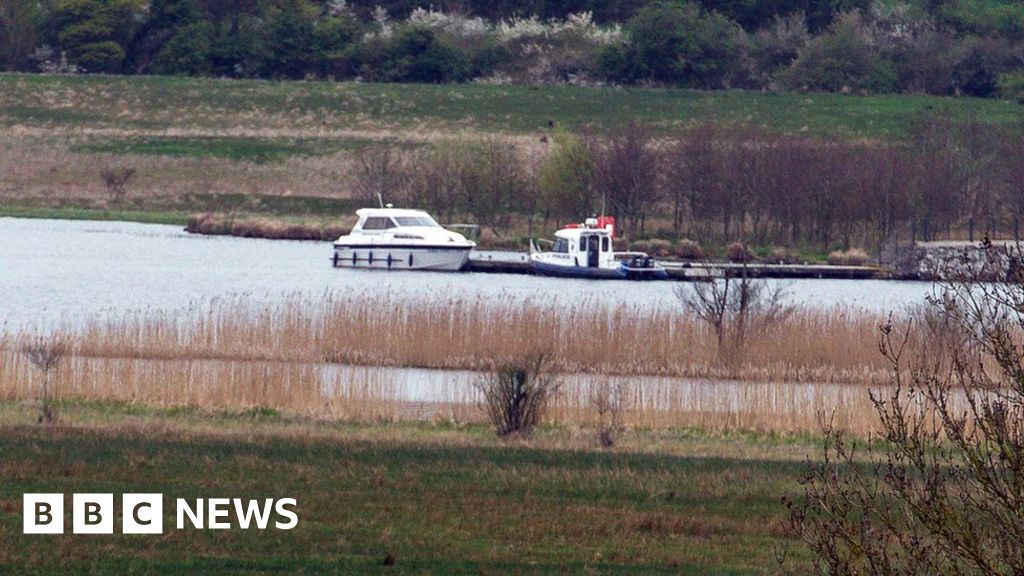 Woman dies in water on Lough Erne boating holiday - BBC News