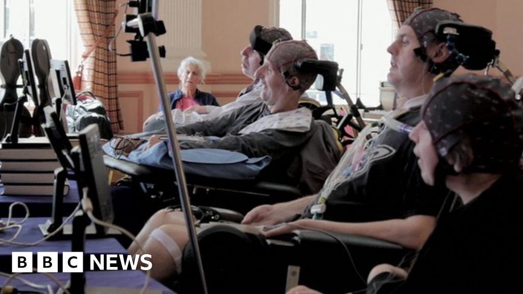 Disabled musicians create music from brainwaves - BBC News