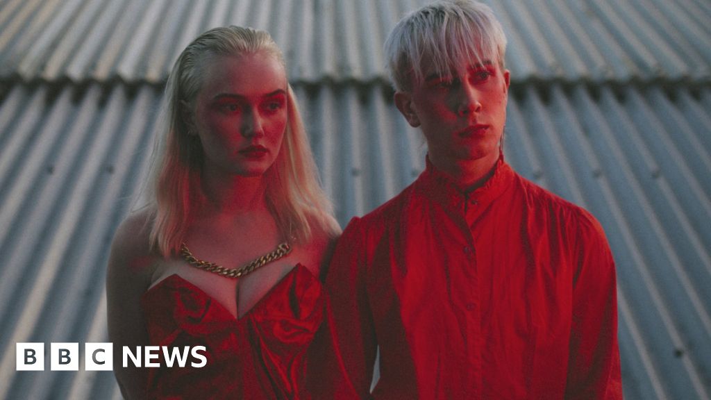 The Ninth Wave bonded by childhood friendship - BBC News