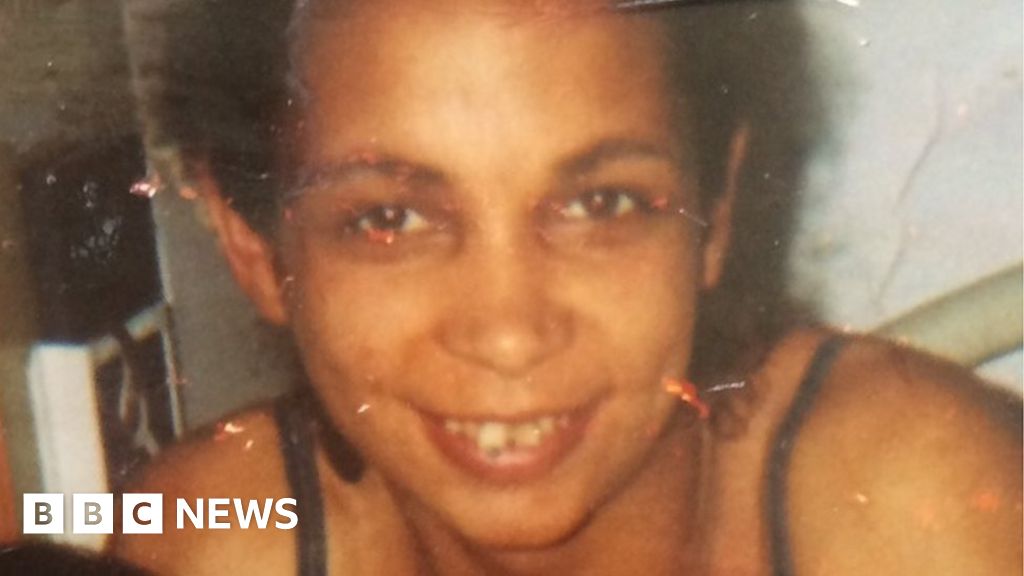 Nadia Jones death: Five remain in custody in murder probe - BBC News