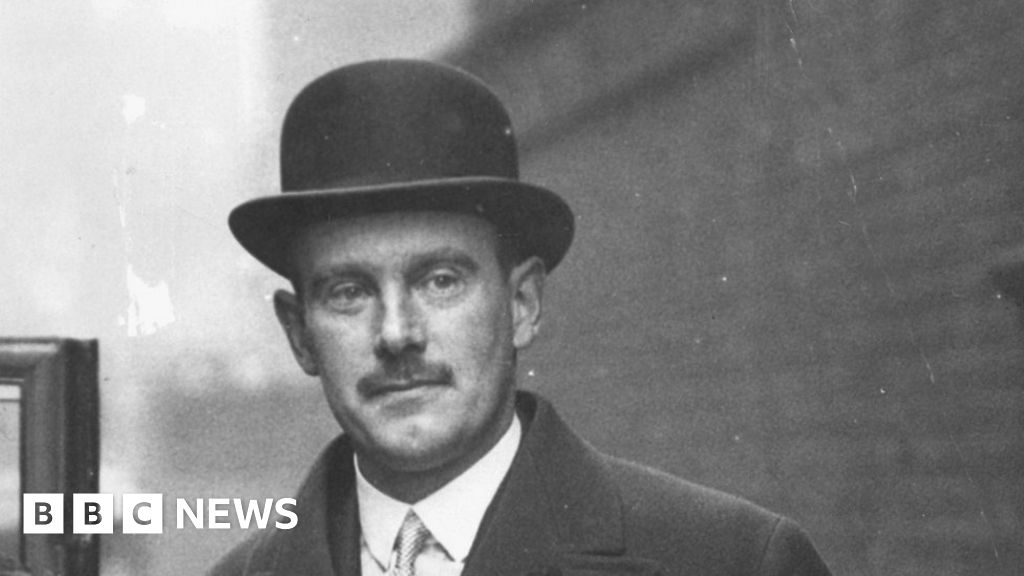 MI6's secret 'multi-million pound' Cold War slush fund - BBC News