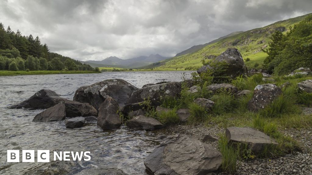 Snowdonia National Park job losses after £800k budget hit - BBC News