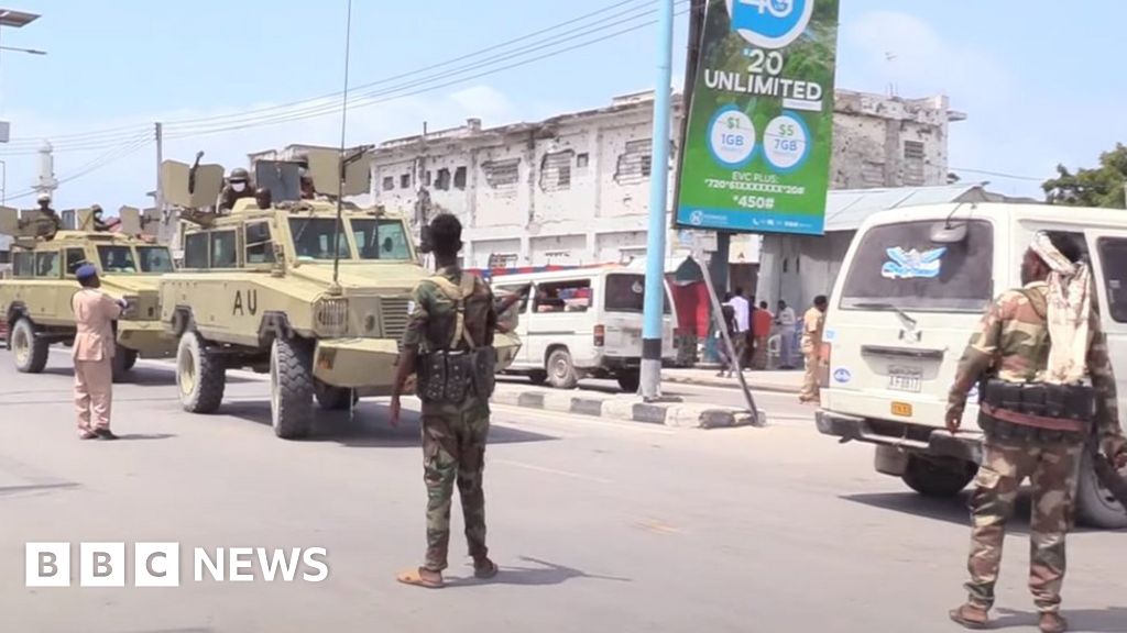 Somali soldiers end protest over unpaid salaries - BBC News