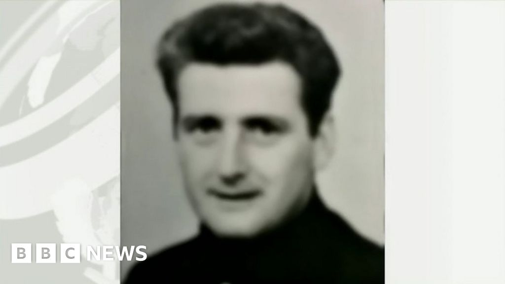 Thornton inquest: Coroner names soldier Allan McVitie - BBC News