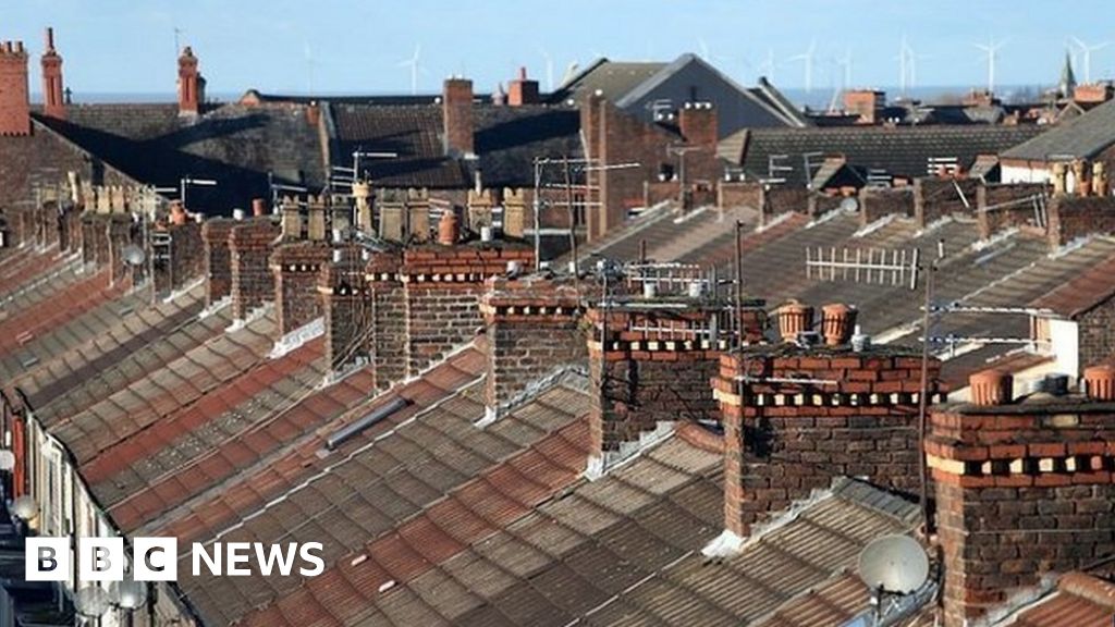 Poor housing: Doctors and schools left 'picking up pieces' - BBC News