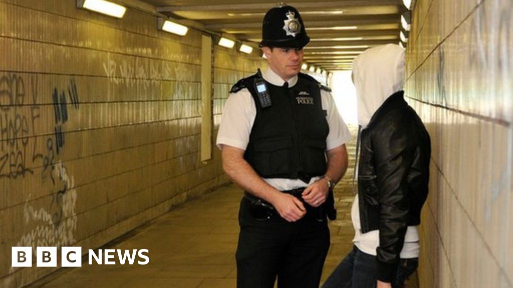 Police pay out at least £22m to informants in five years - BBC News