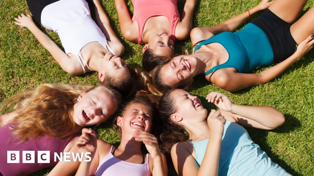 How do you help young girls feel happier? - BBC News