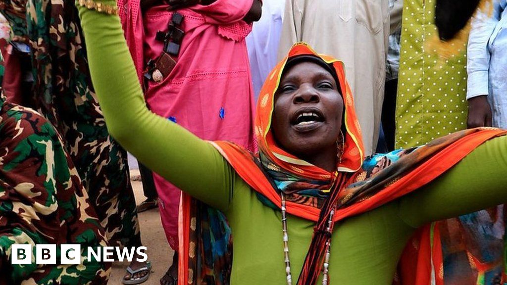 Sudan: Protesters take to streets and call for military coup - BBC News