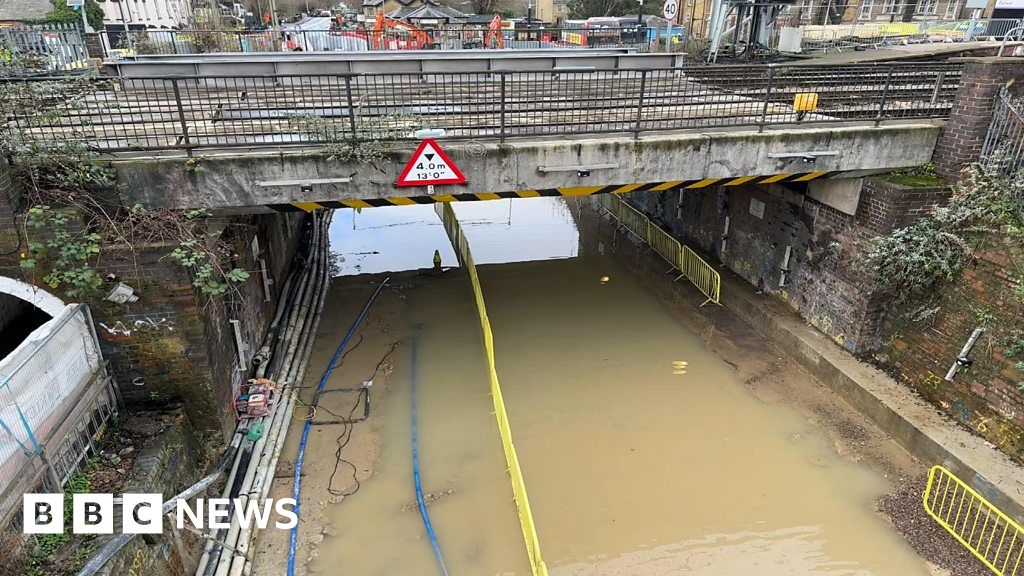 Oxford Station bridge replacement works flooded