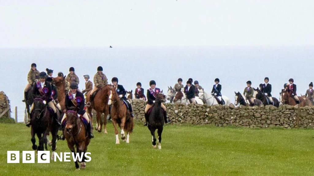 Berwick border riding event hopes for record horse numbers - BBC News