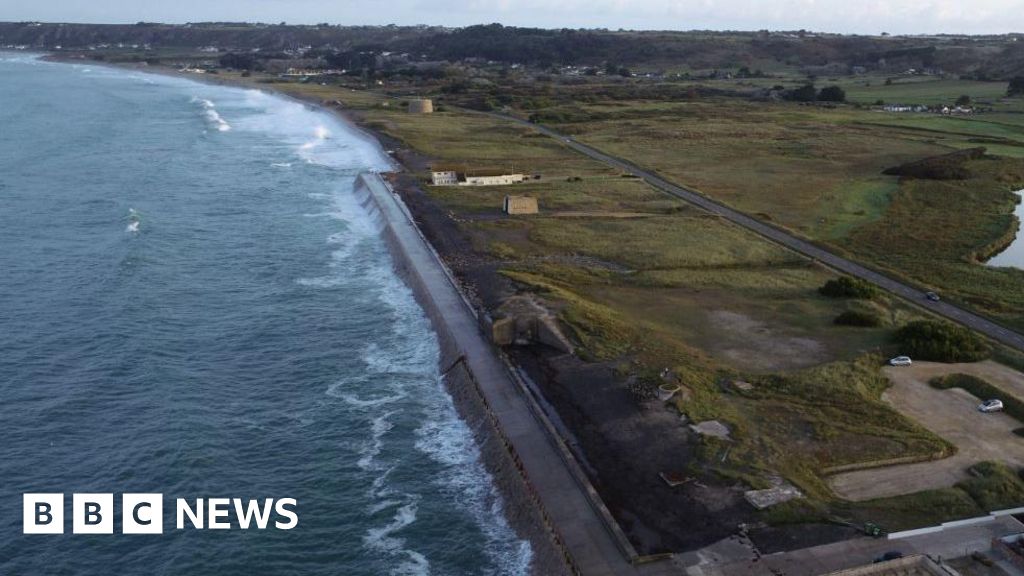 Spring tides spark Jersey coastguard warning - BBC News