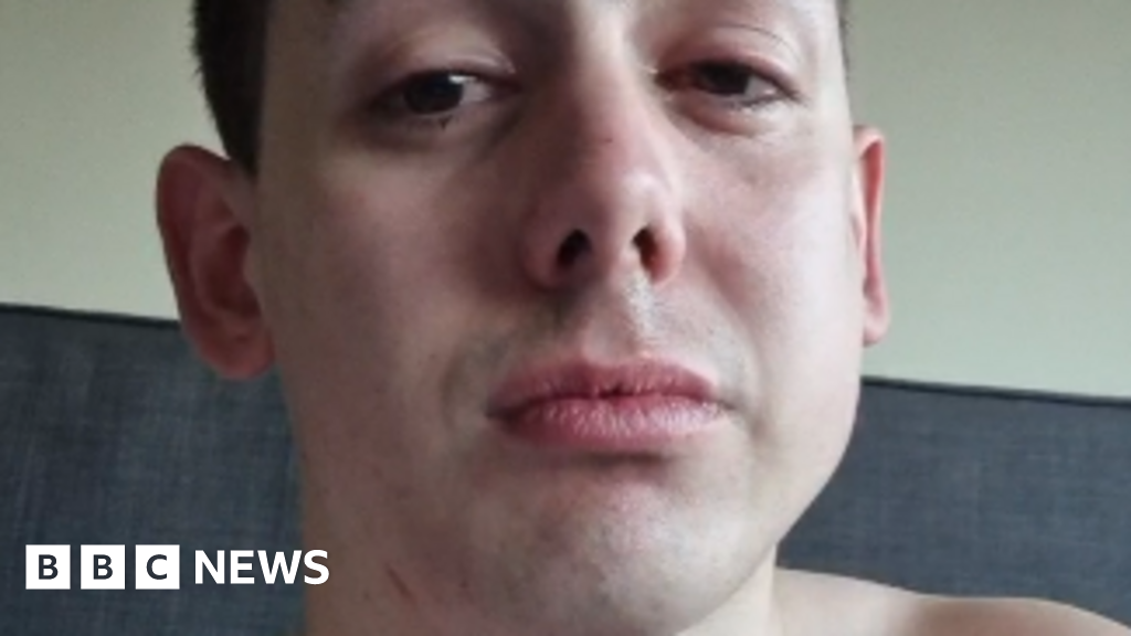 'I was knocked unconscious for holding hands with my partner' - BBC News