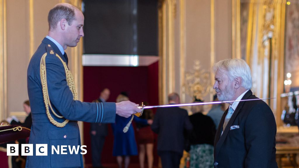 Jersey bailiff's knighthood ceremony 'both formal and intimate' - BBC News