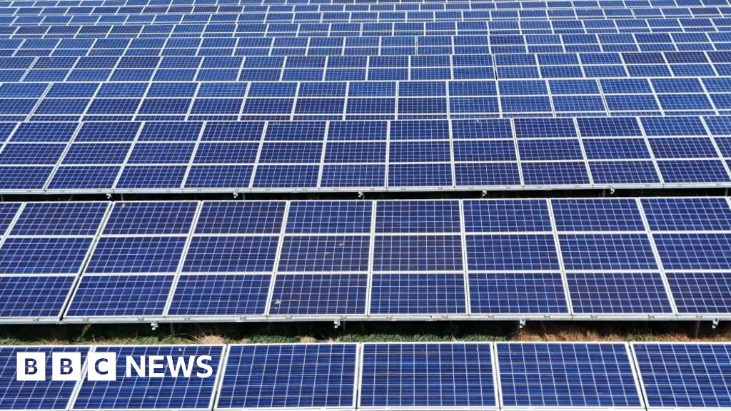 Buckinghamshire solar farm size reduced after community feedback - BBC News