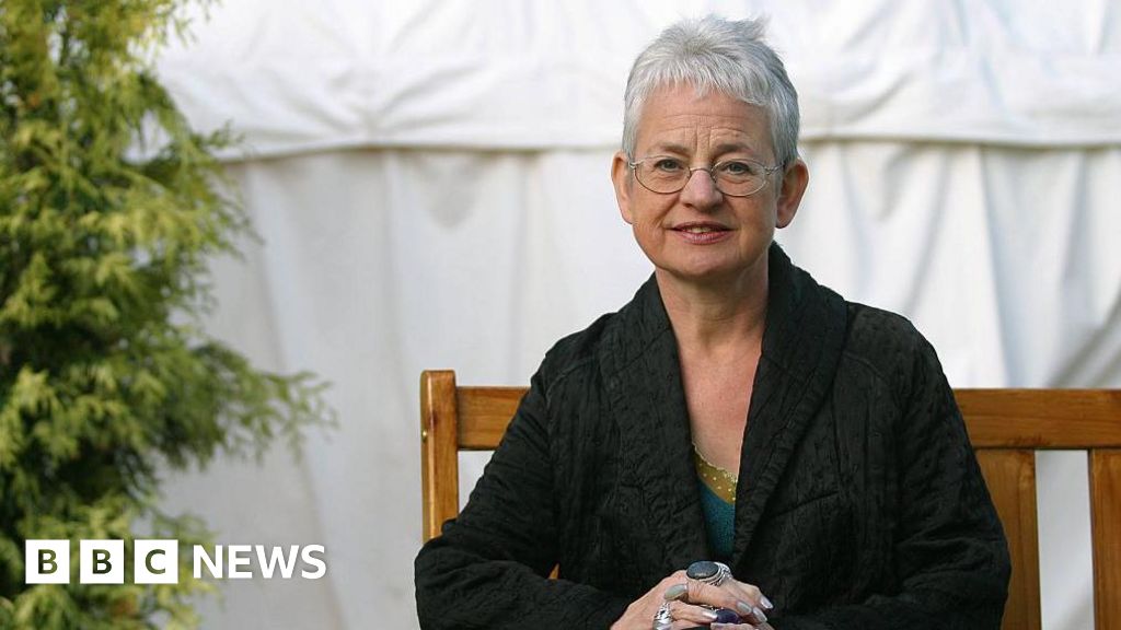 Jacqueline Wilson to be a judge for the Make a Difference Awards - BBC News