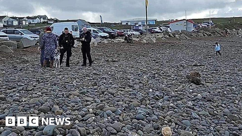 Unexploded bomb found on Cornwall's Widemouth beach - BBC News