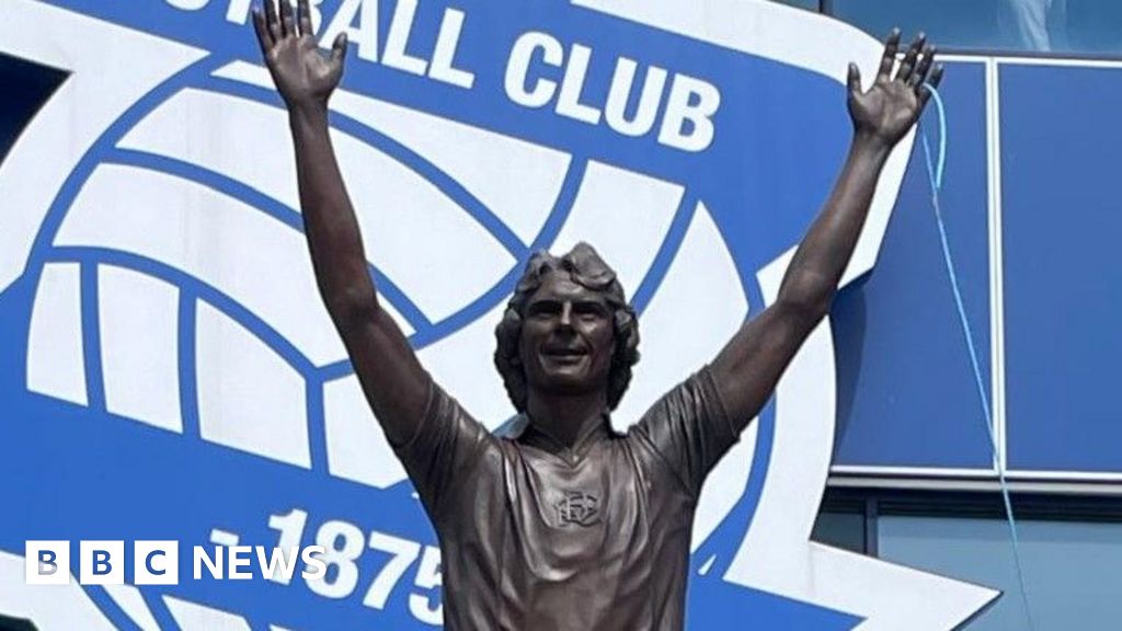 Bronze statue of Birmingham City legend Trevor Francis unveiled