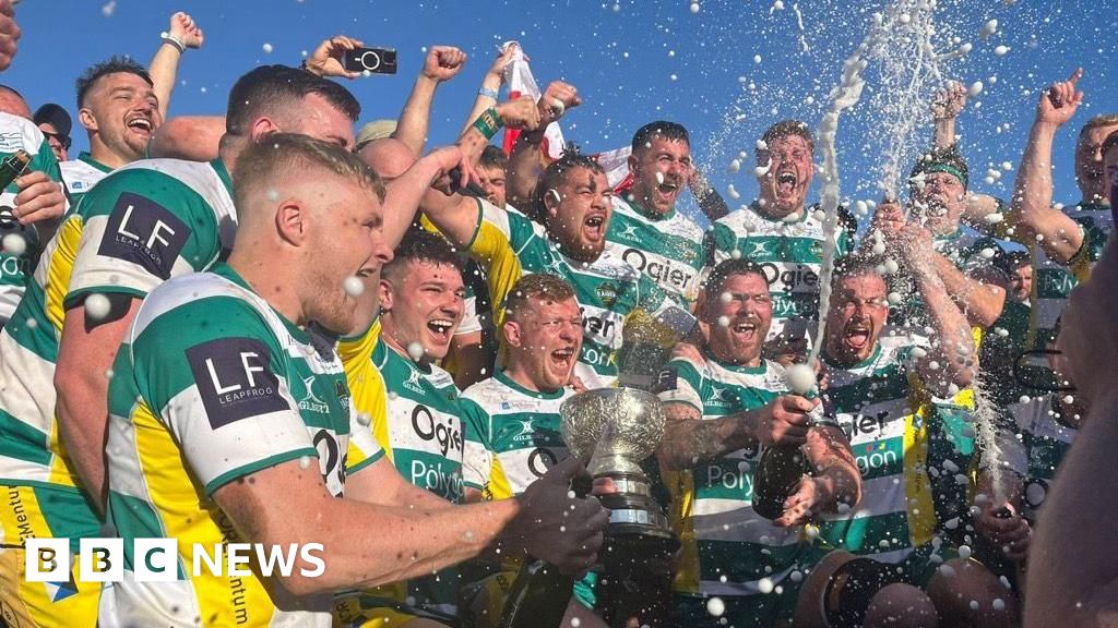 Rugby player marks 350th Guernsey Raiders game - BBC News