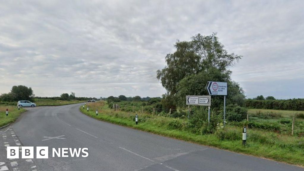 Uckfield: Police appeal after death of 85-year-old in crash