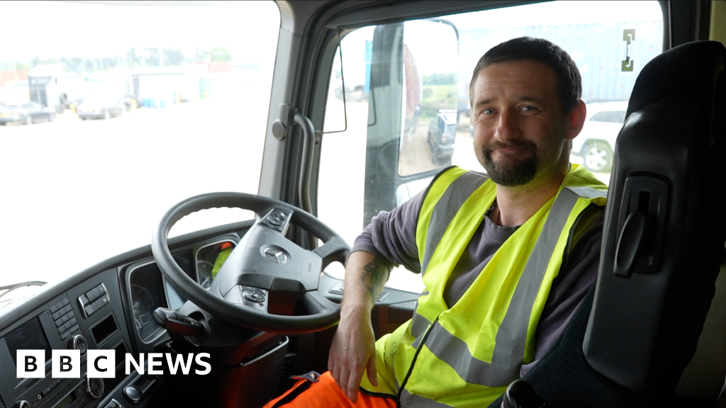 Lorry driver training scheme offers 'second chance' - BBC News