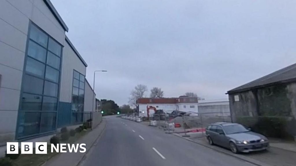 Roadworks to close busy Guernsey route for three days - BBC News