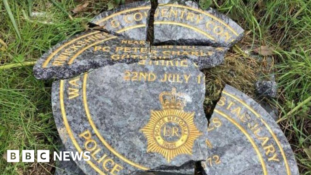 Murdered Coventry police officer's memorial plaque smashed - BBC News