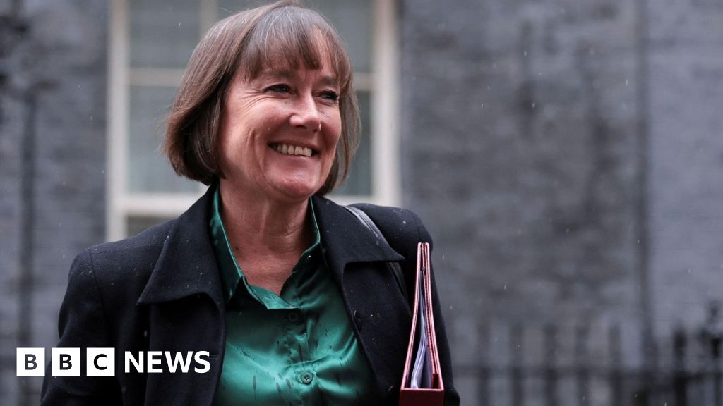 Conservatives demand probe into Welsh Secretary Jo Stevens video - BBC News