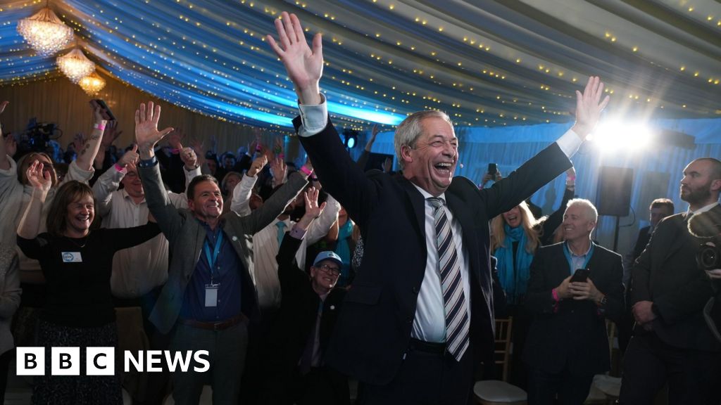 Nigel Farage hails Donald Trump 'inspiration' at Reform UK rally