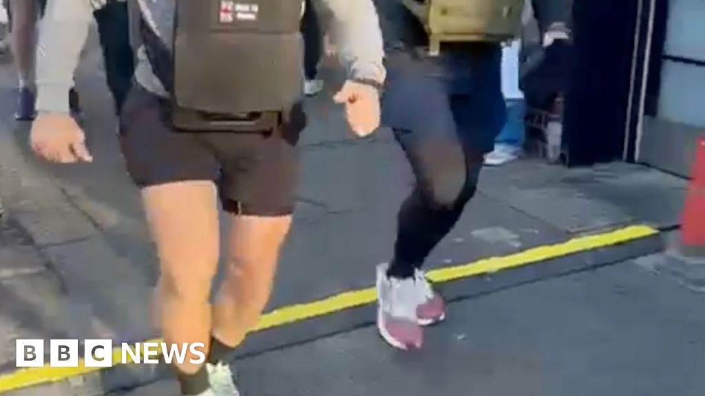 Movember challenge: 70-mile run from London to Witney. - BBC News