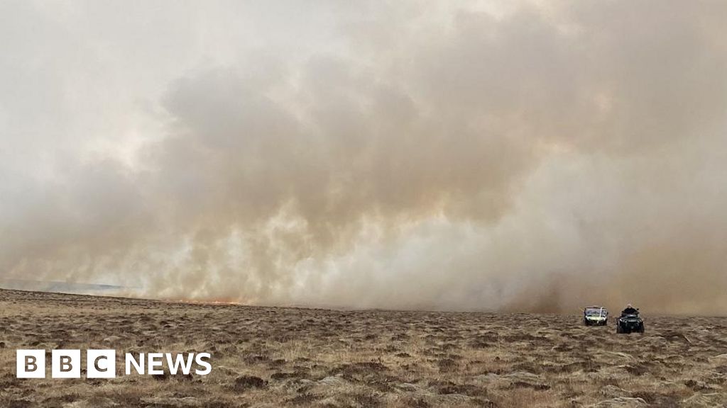 Isle of Lewis wildfire burns into third day - BBC News