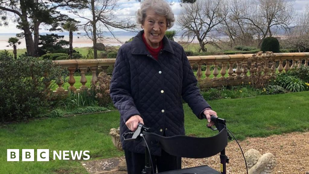 Woman, 102, one of oldest people to receive new hip