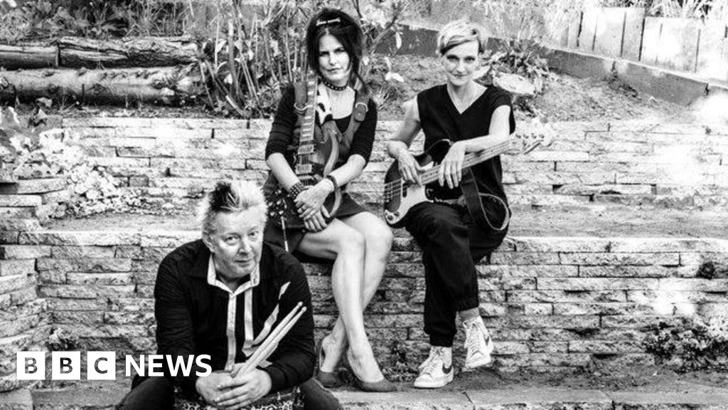 Punk rock gig to raise money for Wolverhampton women's refuge - BBC News