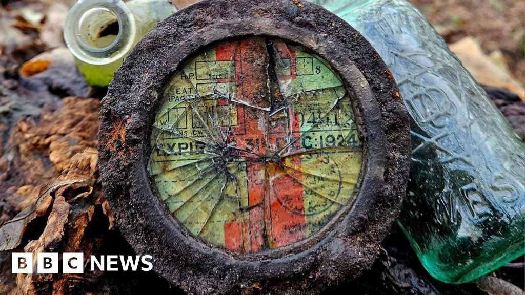 Oswestry metal detectorist finds 100-year-old tax disc - BBC News