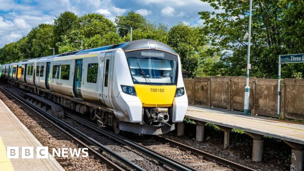 Rail: Thameslink apologises for service cuts over driver shortage