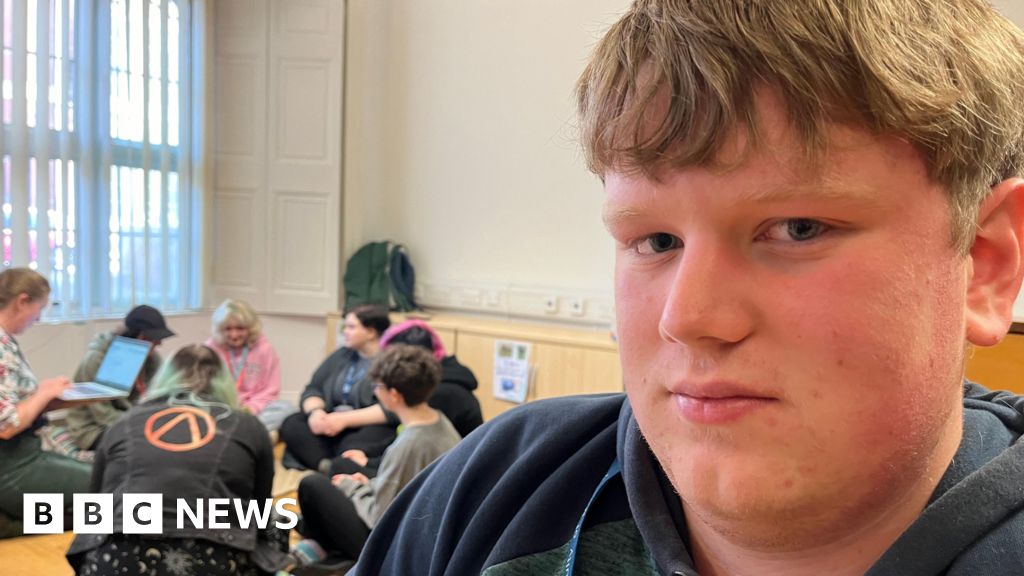 Autism team helping students to thrive at De Montfort University - BBC News