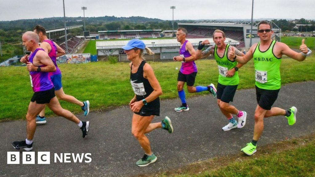 Runners complete Northampton's 'Rocky steps' half marathon