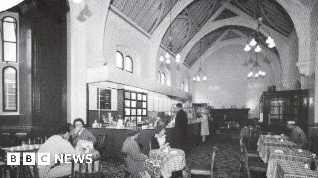 Plans to turn Carlisle station's former waiting room into pub - BBC News
