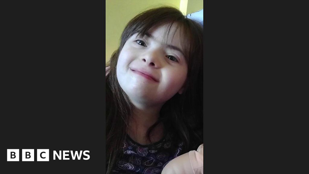 Peterborough family's year of autism and Down's syndrome selfies - BBC News