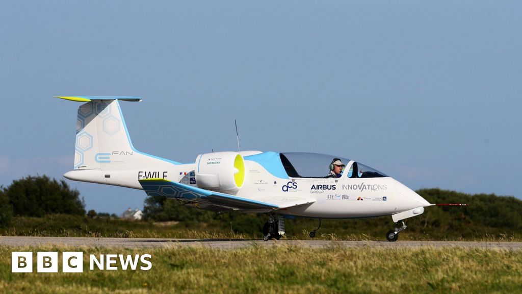 Row of 'first' cross Channel electric flight - BBC News