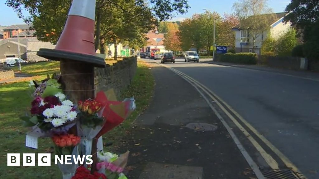 Third man dies following Merthyr Tydfil car crash - BBC News