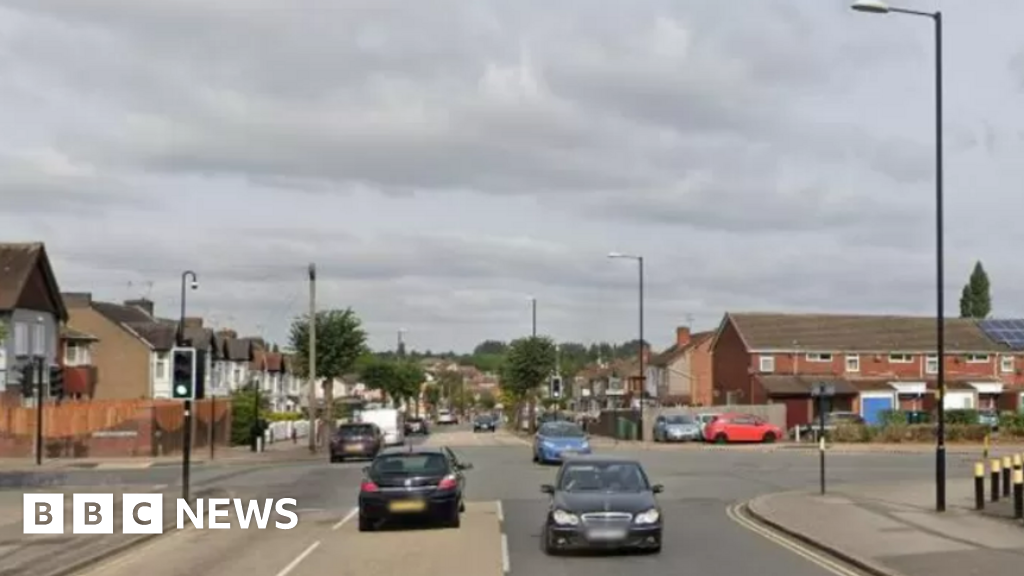 Teenagers charged after hammer attack in Coventry - BBC News