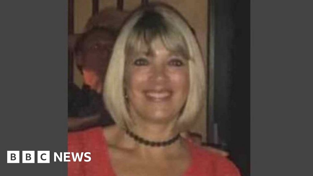 Eastwood: Man charged with murder of 'beautiful' mum of three - BBC News