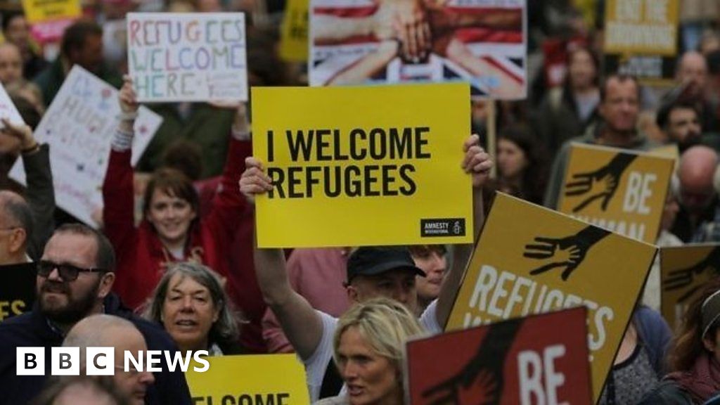 A march for refugees - BBC News