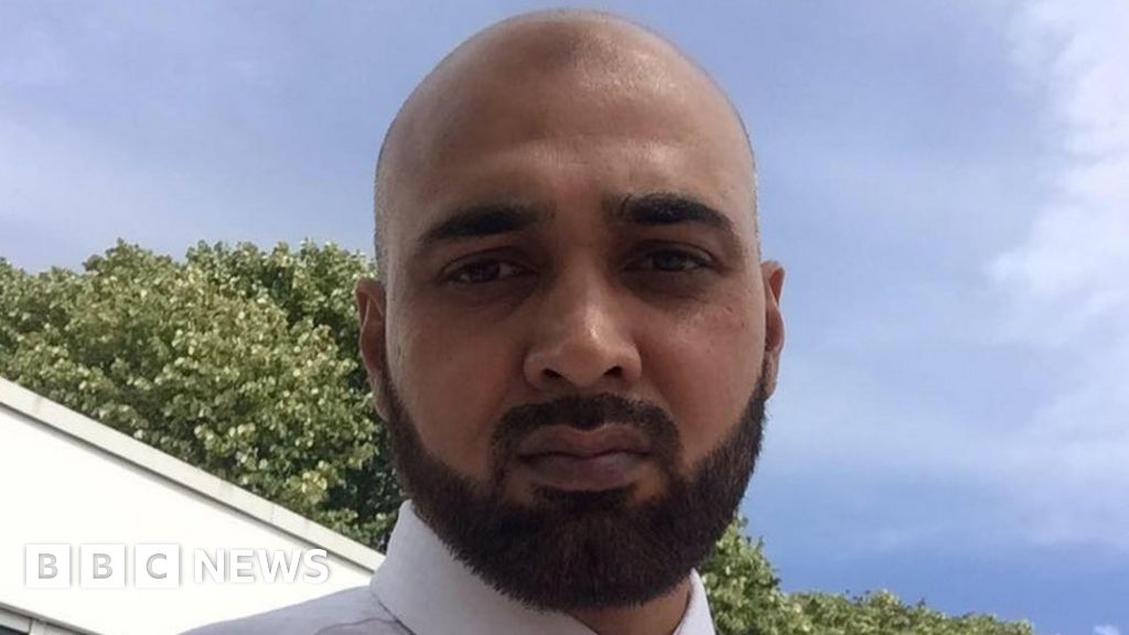 Defibrillator calls after Barry cricketer dies - BBC News