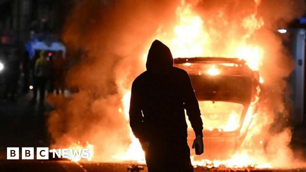 Ballymena riots: Romanian teens have charges dropped - BBC News