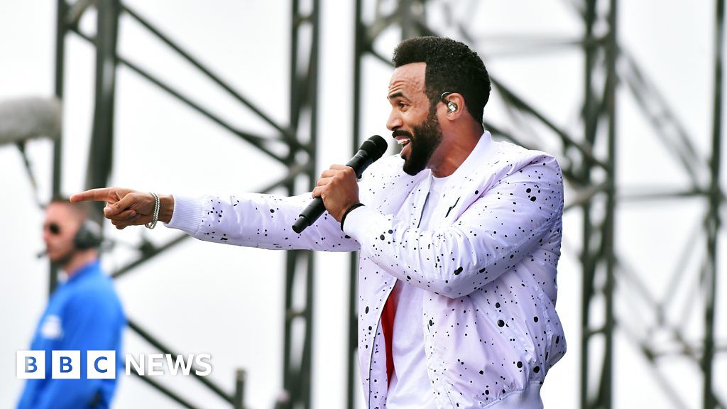 Craig David performs Ain't Giving Up at Glastonbury 2017 - BBC News