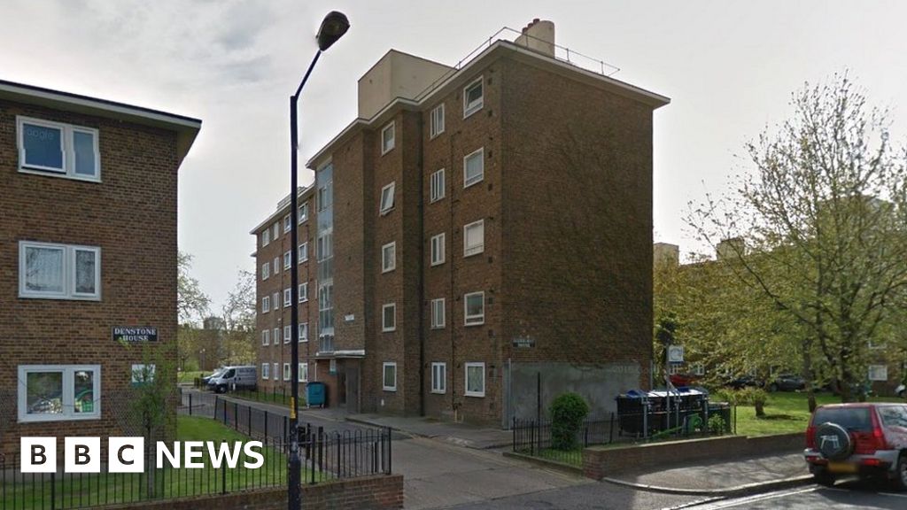 Murder arrest over Peckham stabbing - BBC News