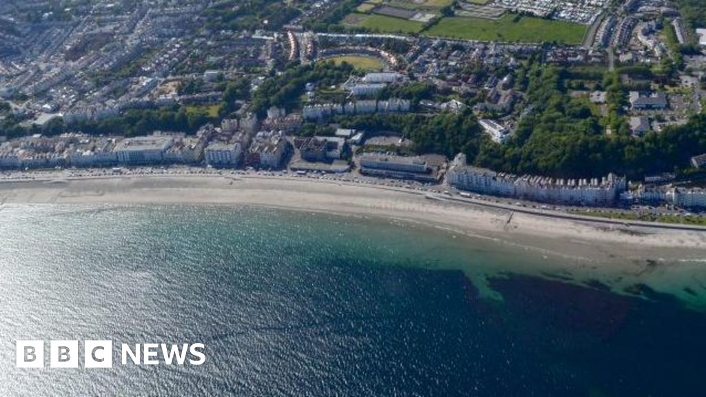 Douglas summer beach activity day given go-ahead by councillors - BBC News