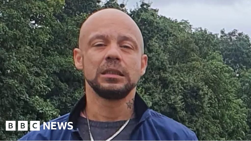 Police seek accomplice of burglar killed in Brentford - BBC News